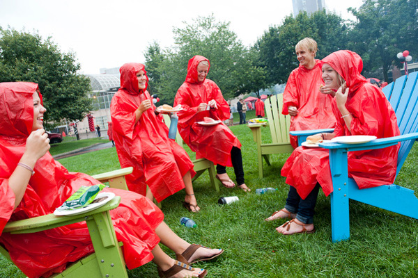 Braving the rain, in the name of food - News @ Northeastern