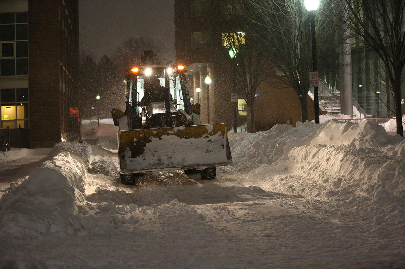Campus comes together as snow pummels region - Northeastern Global News