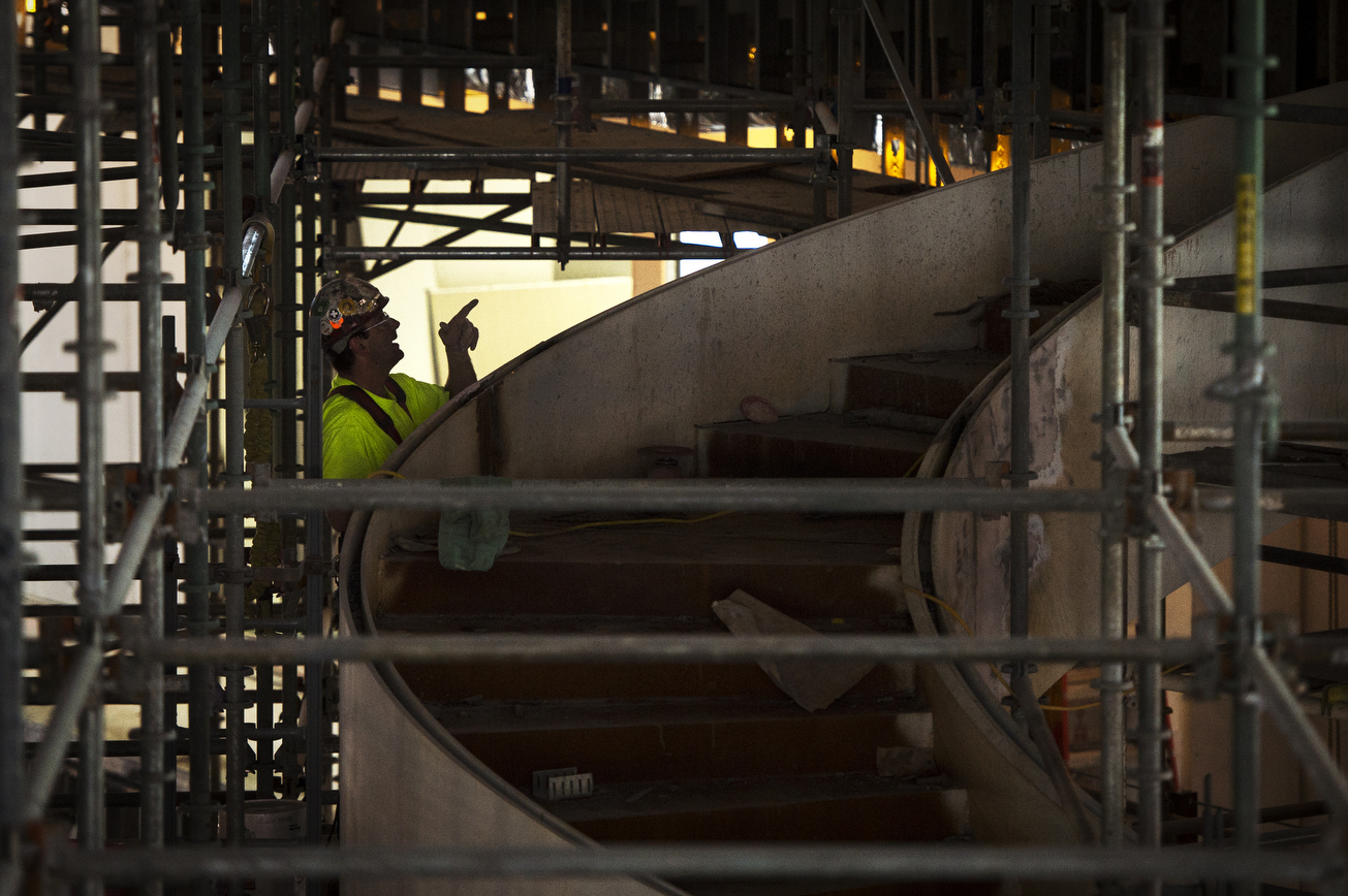 Tour ISEC - News @ Northeastern - News @ Northeastern