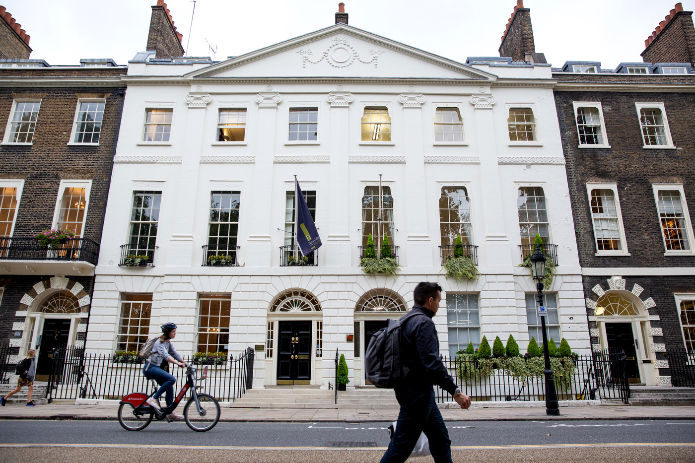 Northeastern will move to online teaching for students at London ...