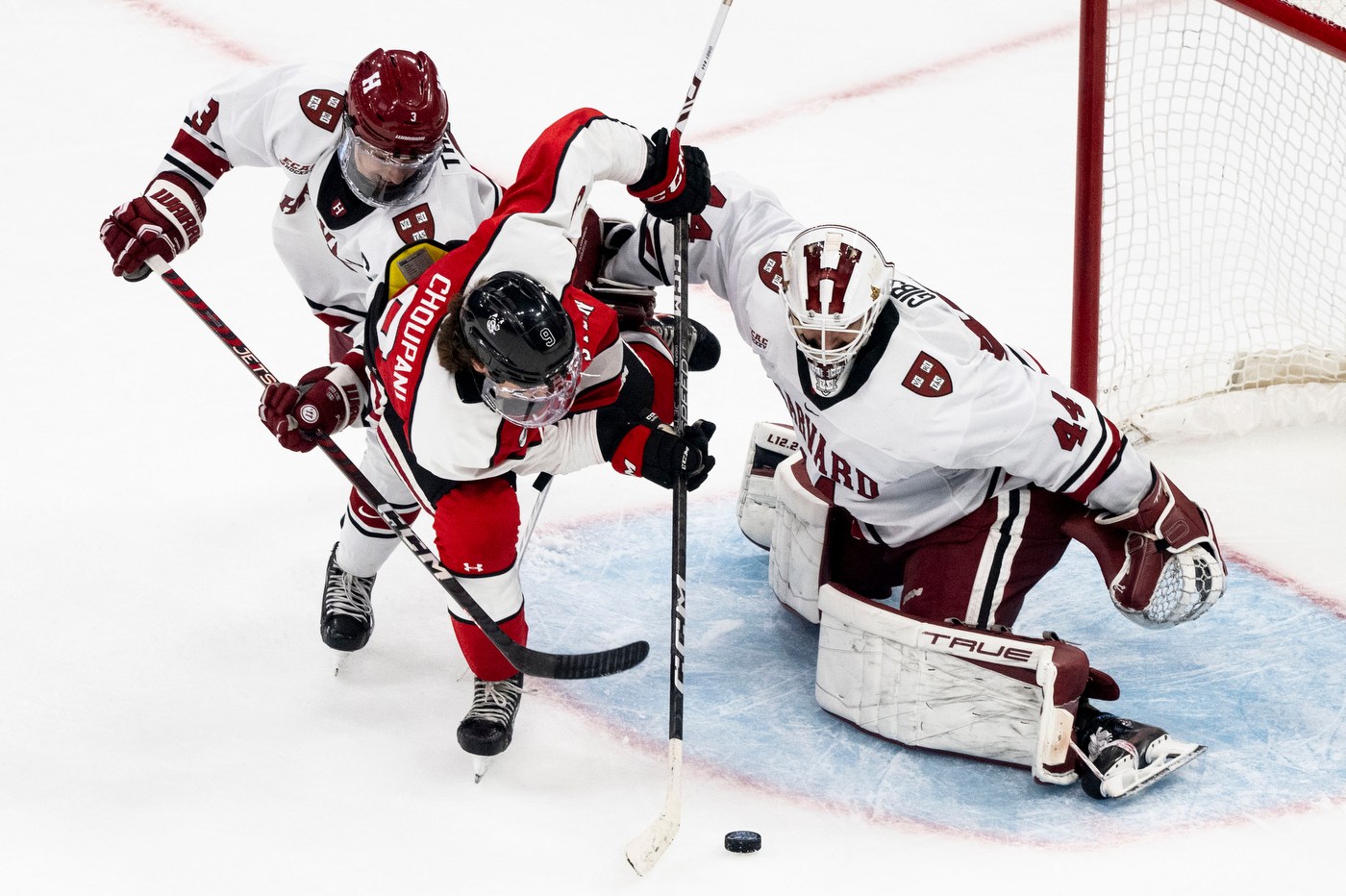 Huskies Win Thrilling Men’s Beanpot Final on a Shootout Goal