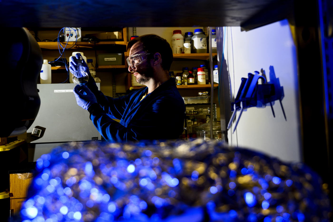 What Happens When Sunlight Breaks Down Ocean Plastic?