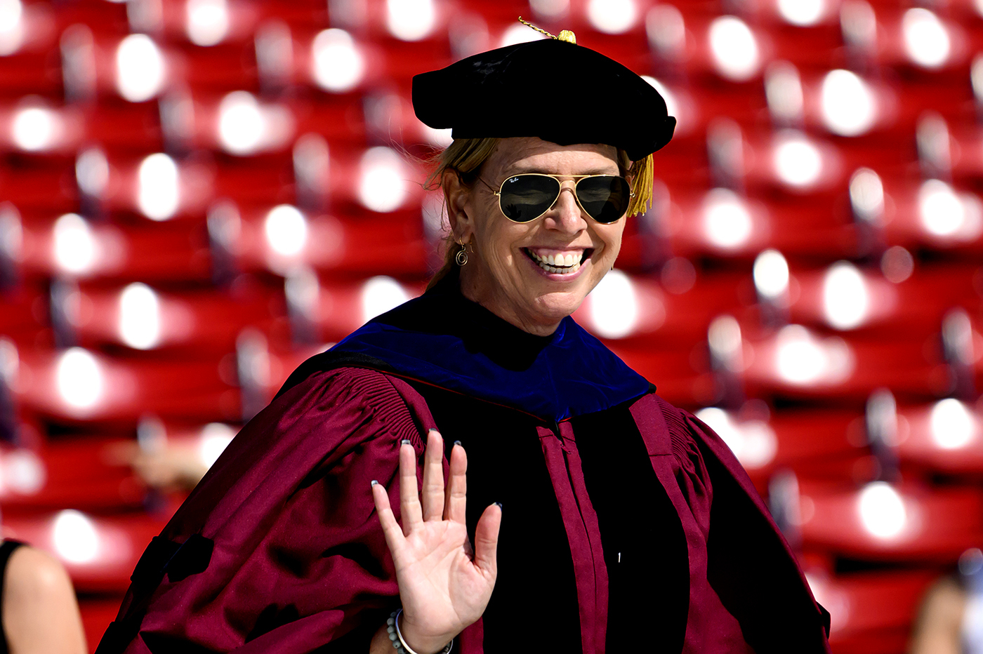 Mary Ludden went from waitress to the C-suite of a Fortune 500 company ...