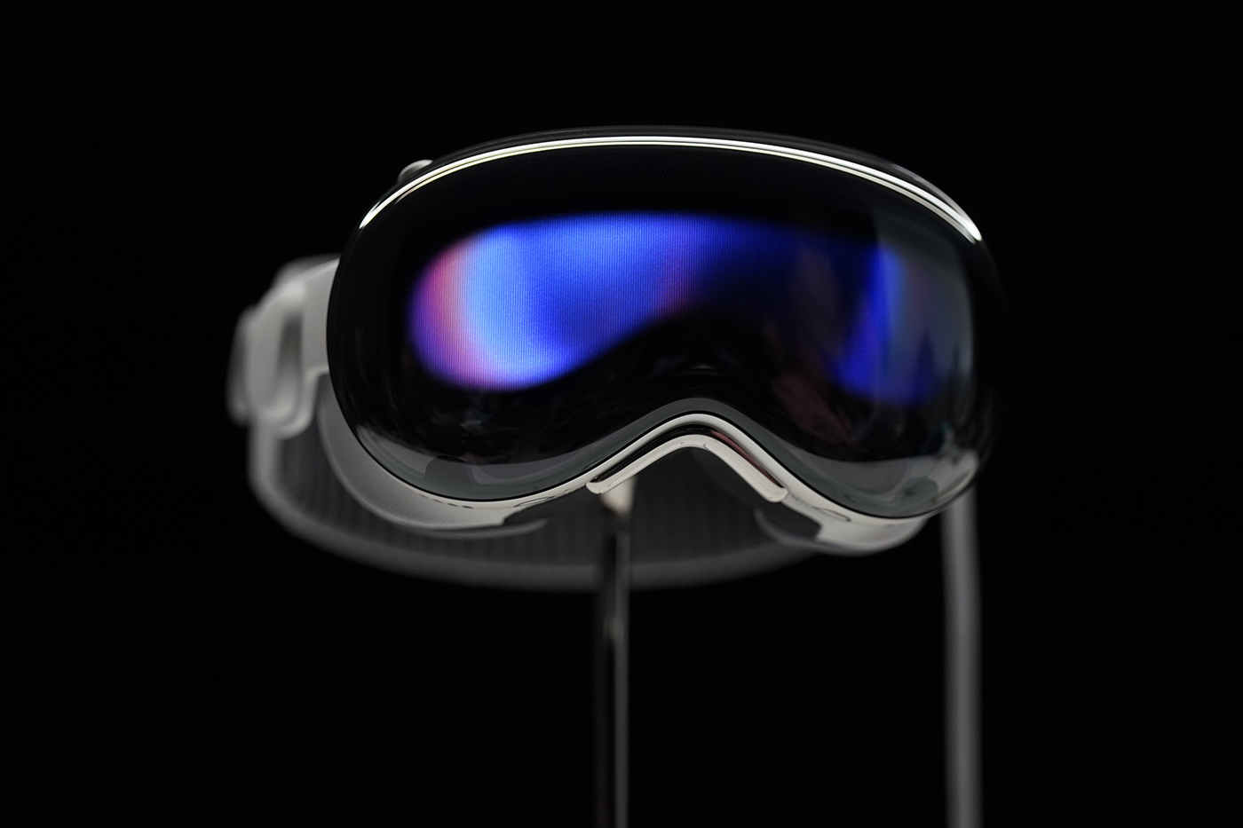 Will Apple's Vision Pro Headset Make Virtual Reality Mainstream?