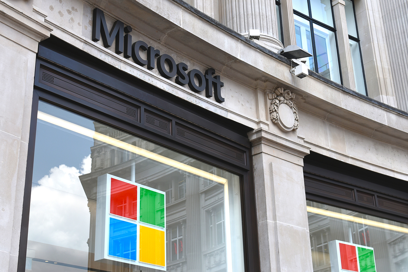Why Is Microsoft Opening a New AI Base in London?