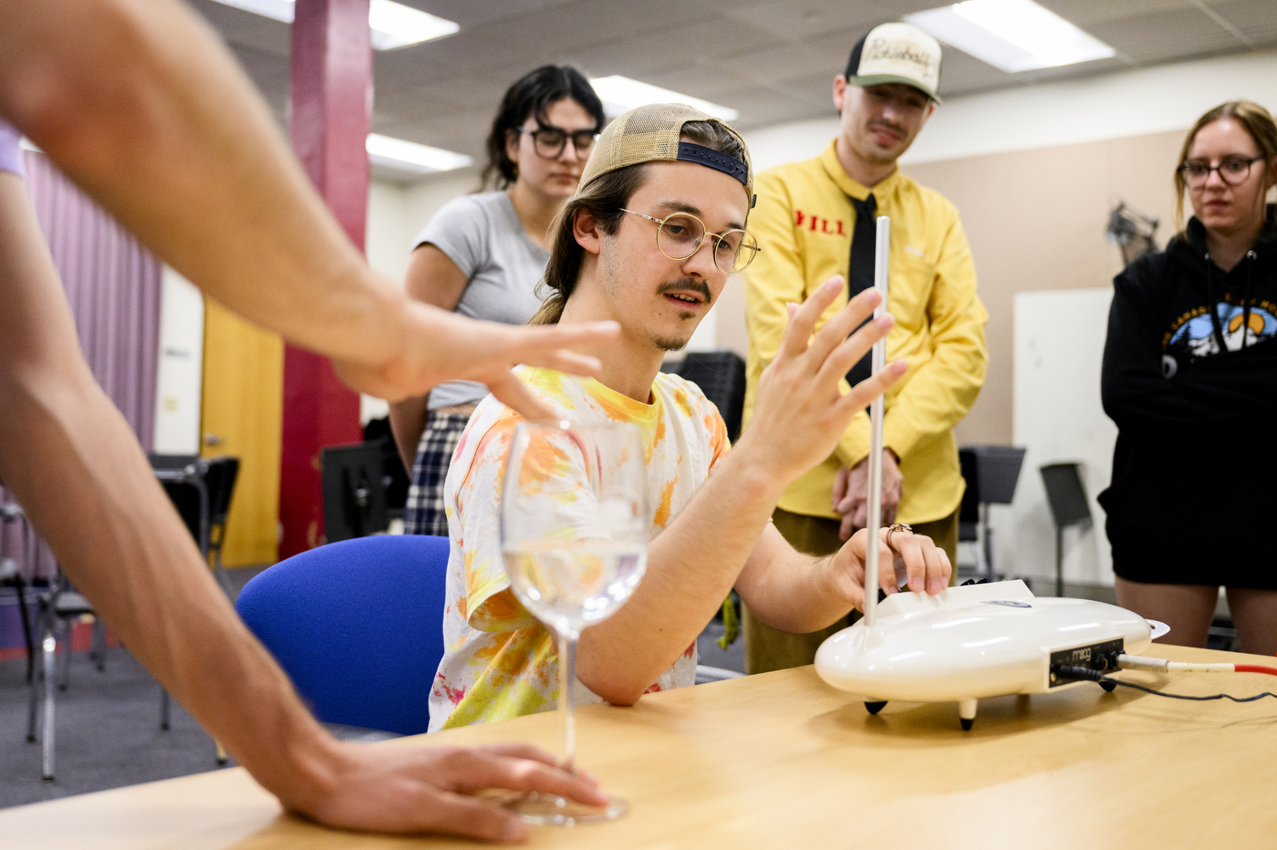 This music technology class takes students back through history — way ...