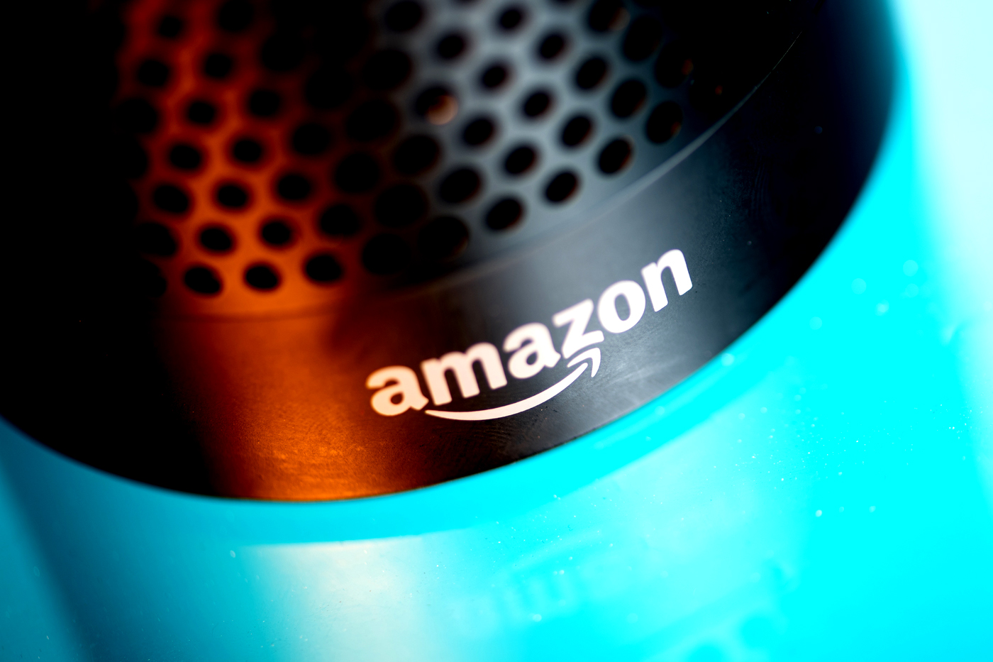 This Robot Helps Deaf-Blind People Communicate Independently