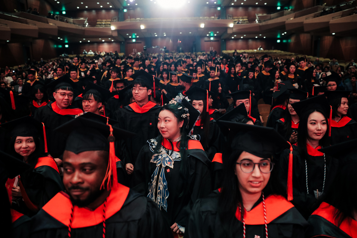 Seattle Graduates Urged to Lead Boldly in an AI World