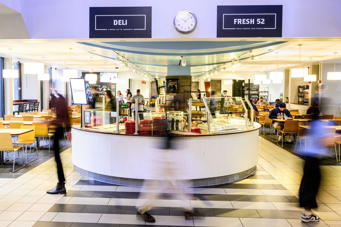 Campus Dining Tips from Northeastern Dietitians