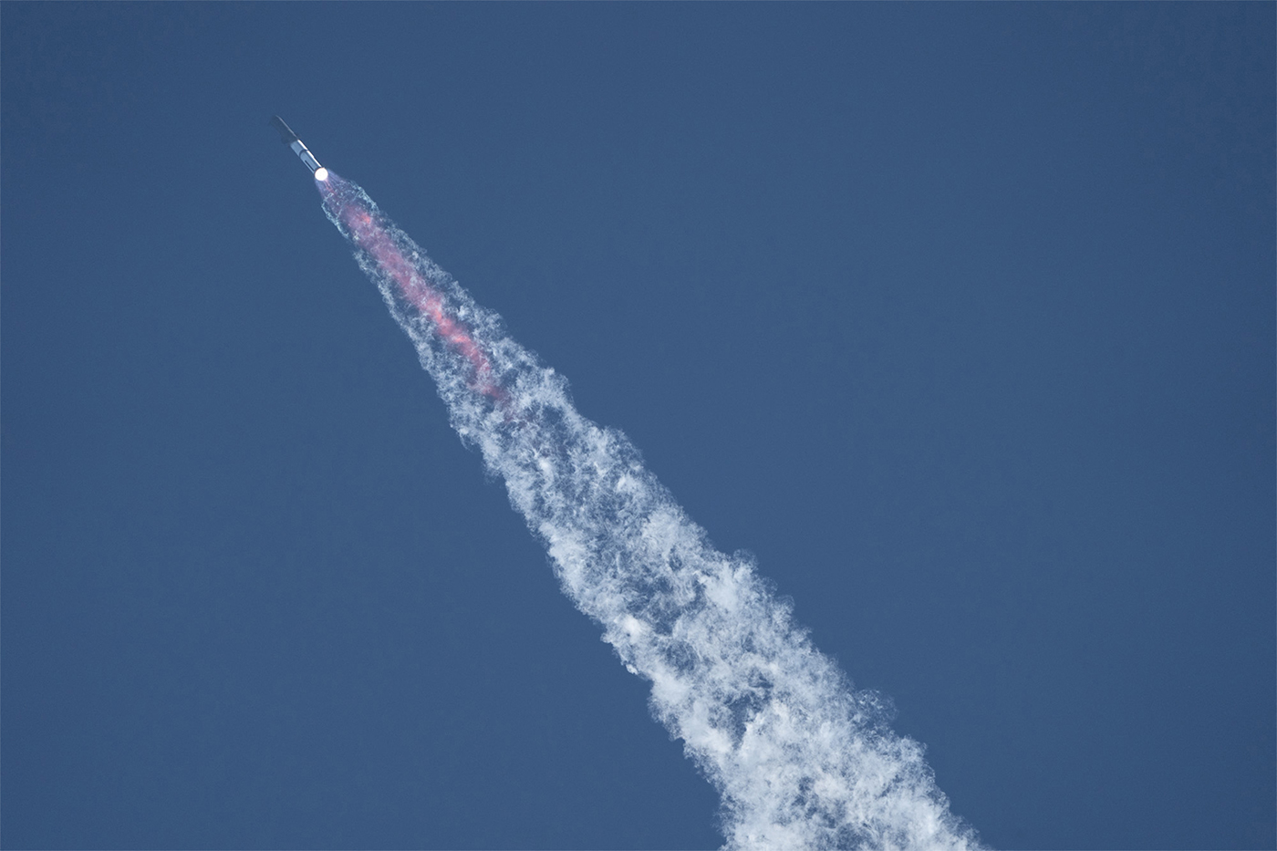 Can SpaceX Help NASA Return to the Moon by 2027?